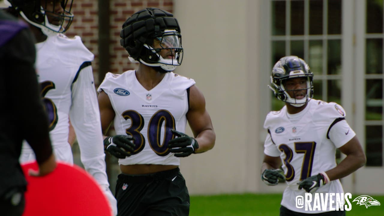 First Look at Ravens Rookie OLB Trenton Simpson