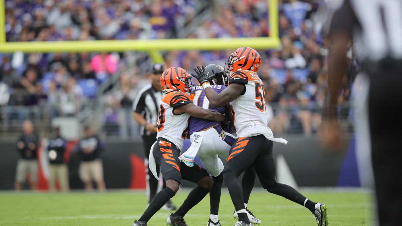 Skycam: Seth Roberts Flies Across Field for Catch