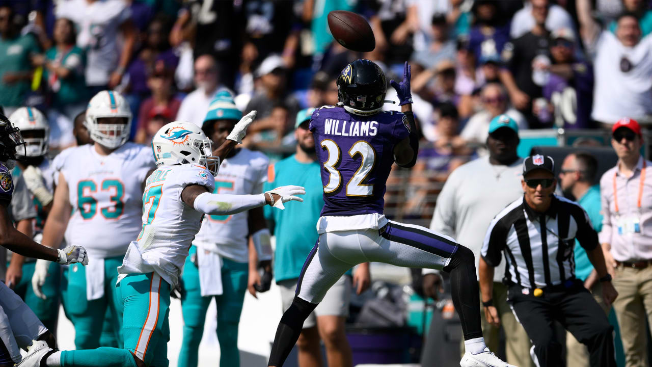 Marcus Williams Drags Toe for Second Interception vs. Dolphins