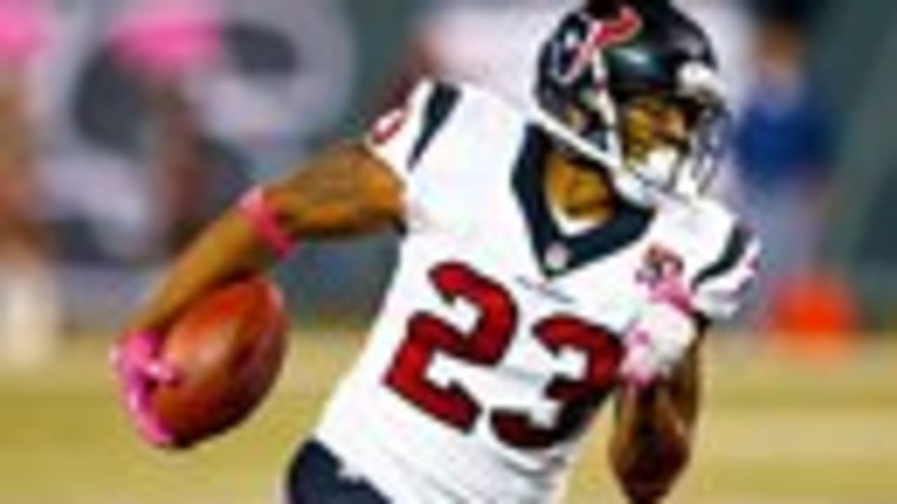 Foster Stands In Way Of Defensive Rebound