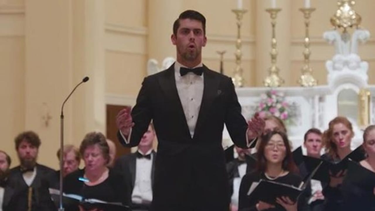 Justin Tucker Amazes Singing Opera At Concert