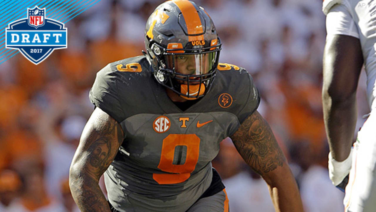 2017 Draft Profile: DE Derek Barnett