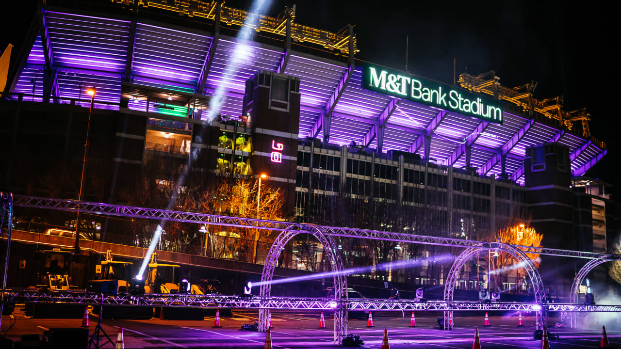 Photos: Ravens Drive-Thru Playoff Rally