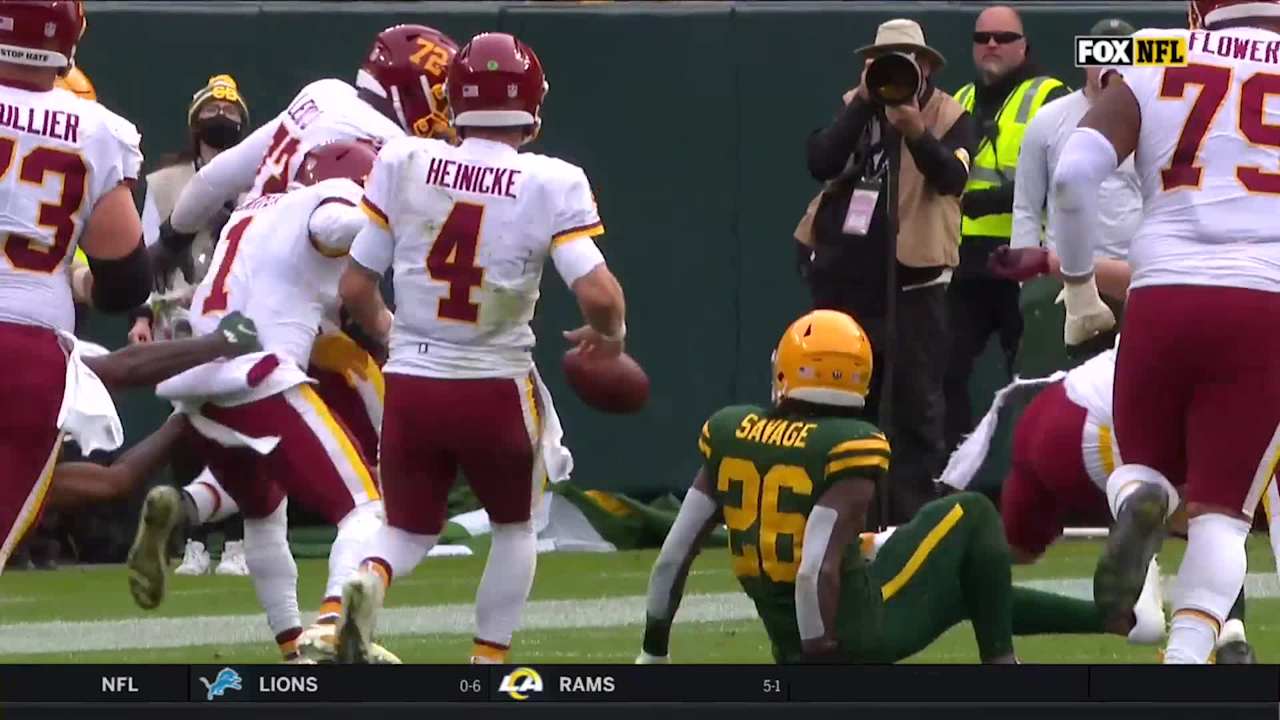 DeAndre Carter takes end around for massive 27-yard gain