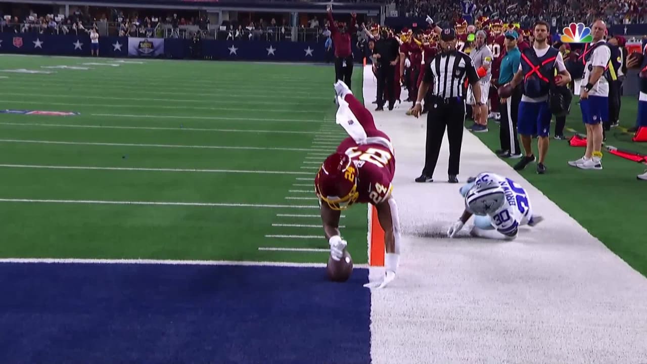 Antonio Gibson dives at left pylon for lunging TD catch and run