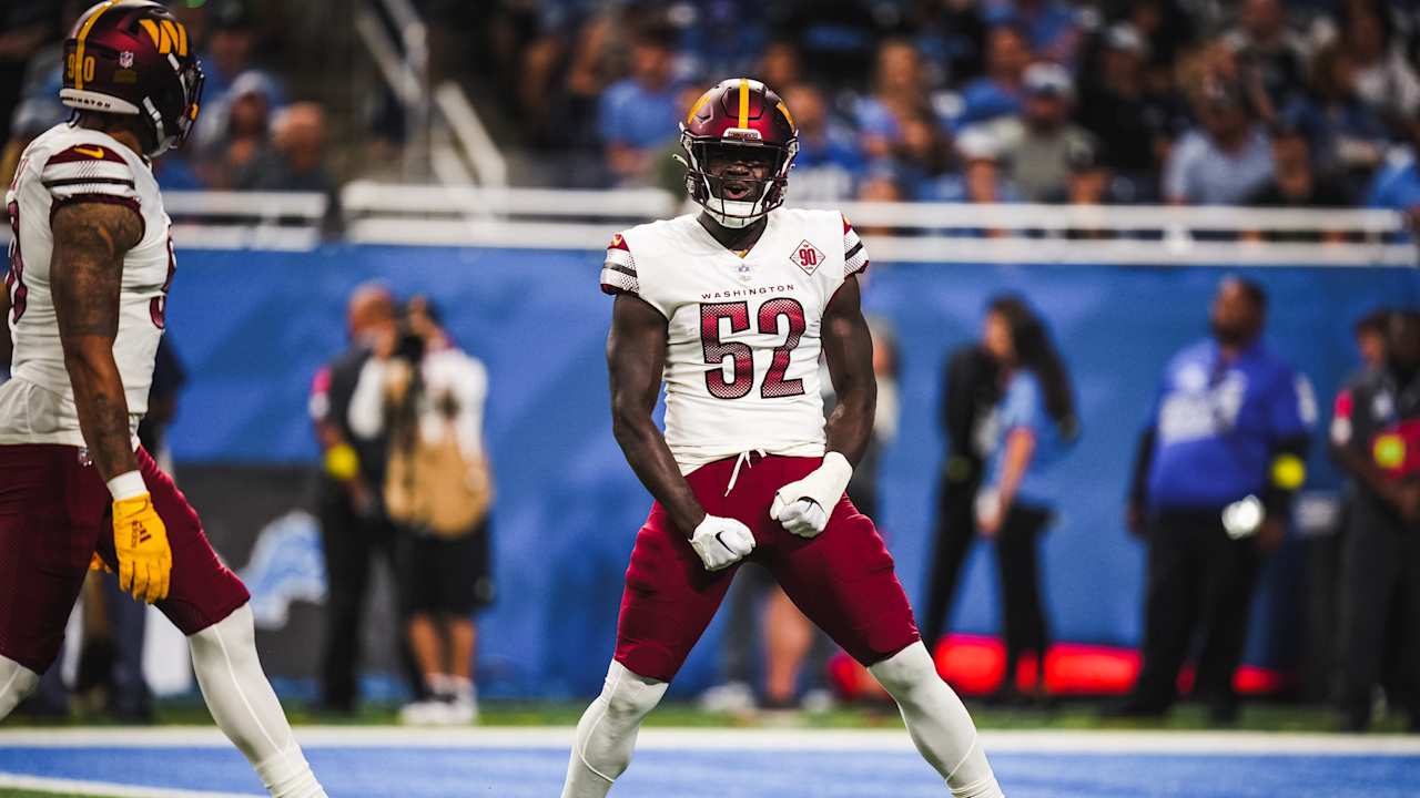 Jamin Davis busts through untouched for sack of Jared Goff