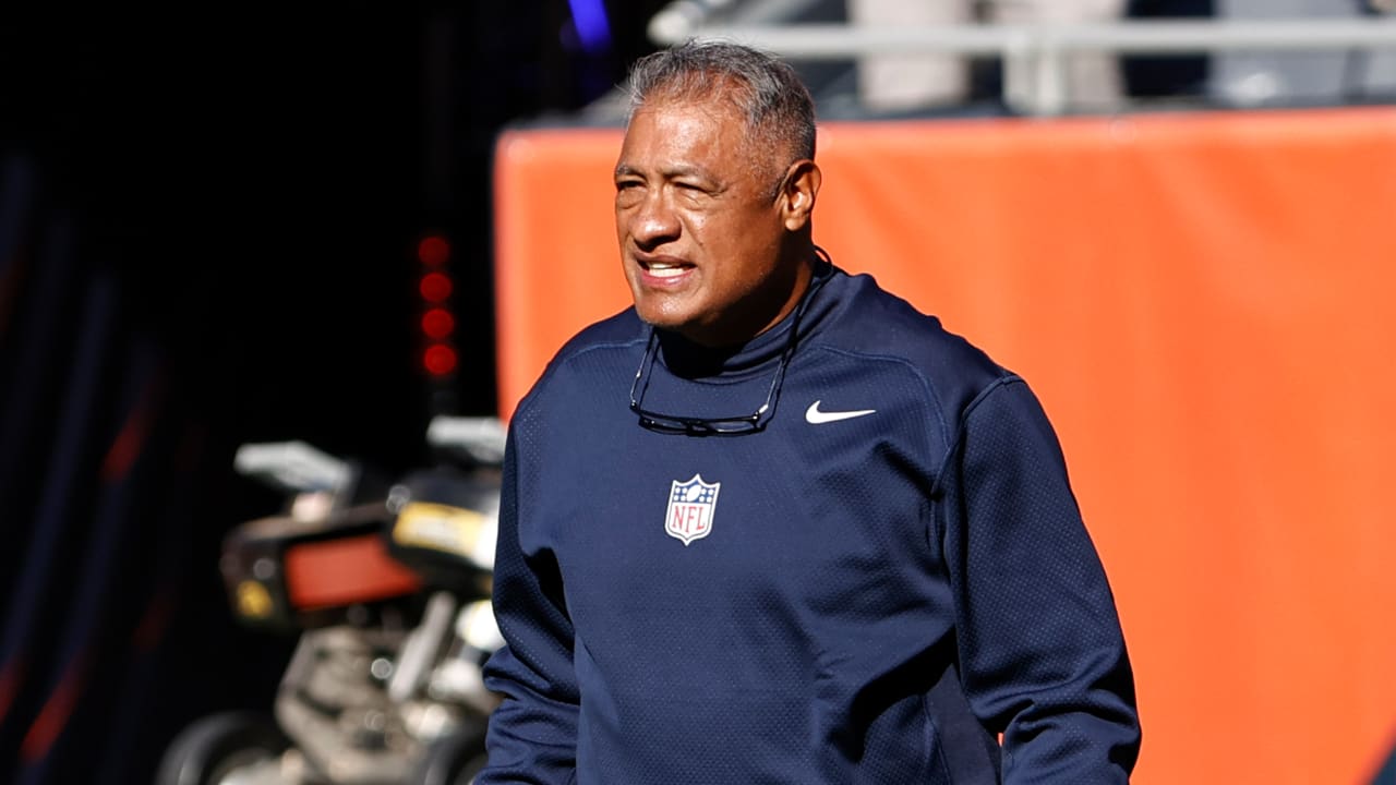 5 things to know about TE coach Juan Castillo