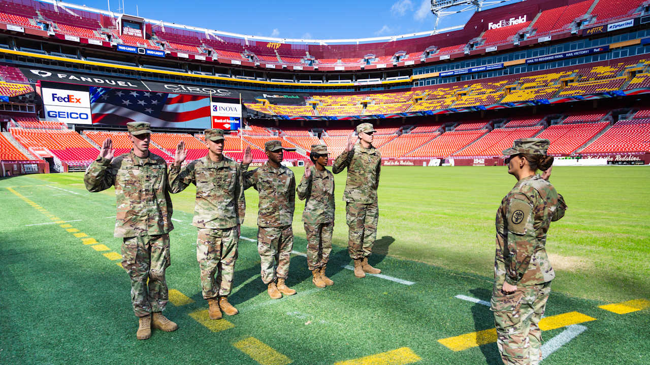 Redskins Salute Hosts First United States Army Re-Enlistment Ceremony ...