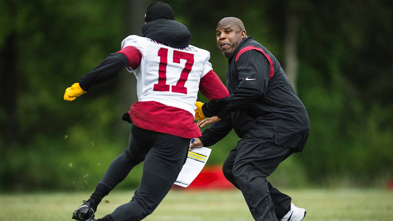 PHOTOS | Commanders begin on-field drills