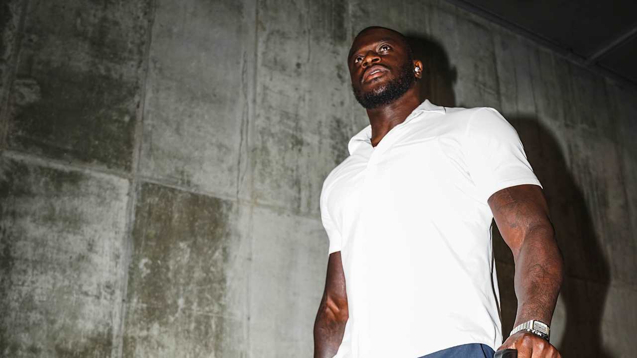 PHOTOS | Commanders arrive at Arrowhead Stadium