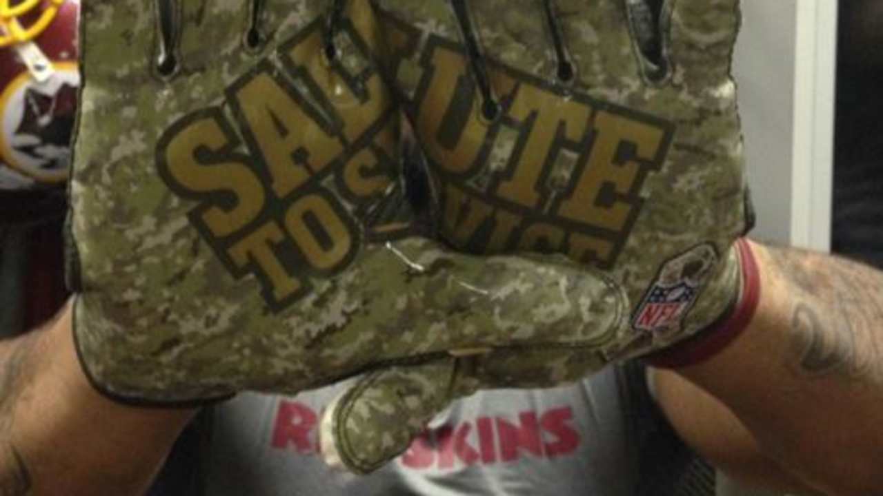 Redskins Players Show Thanks On Veterans Day