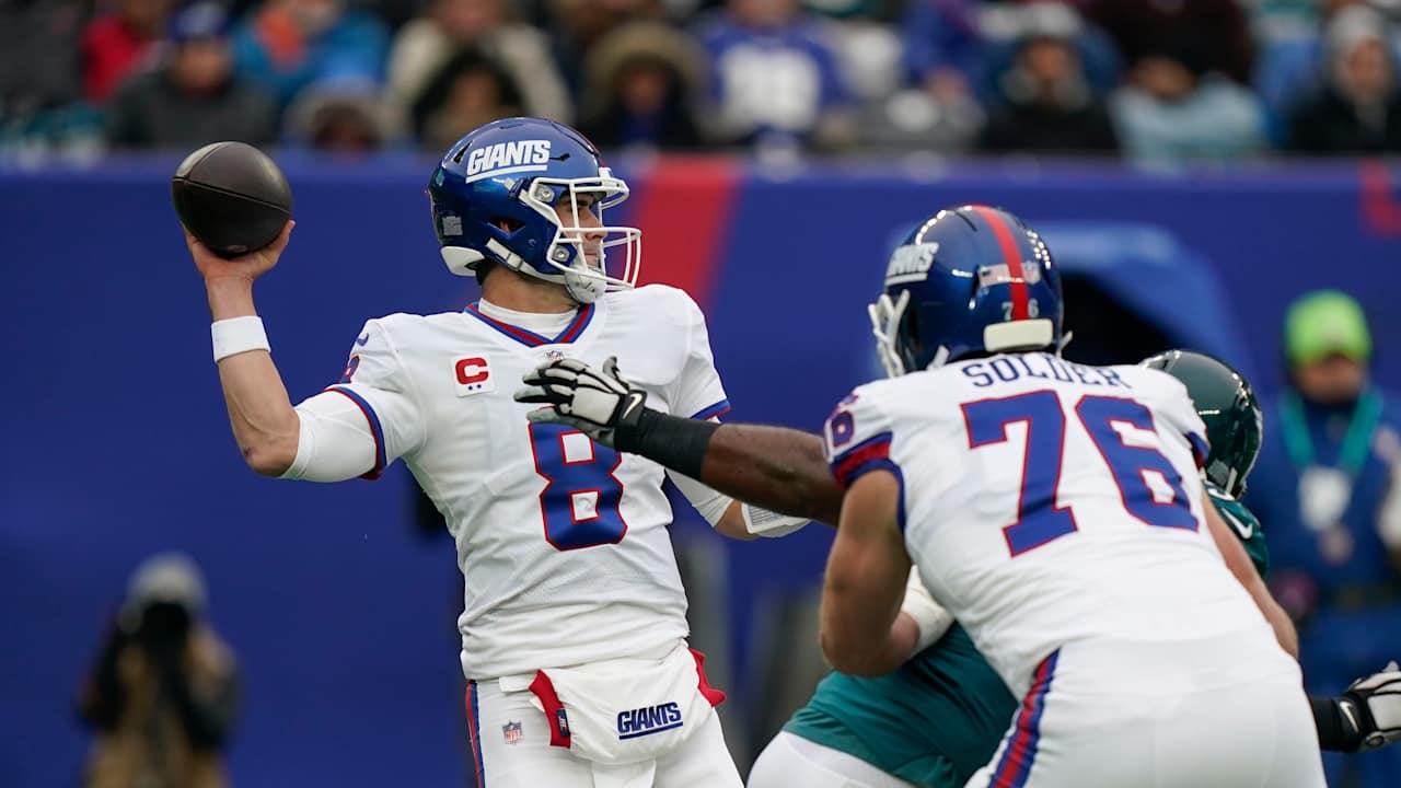 GALLERY: Breaking down Commanders' 2022 opposing quarterbacks