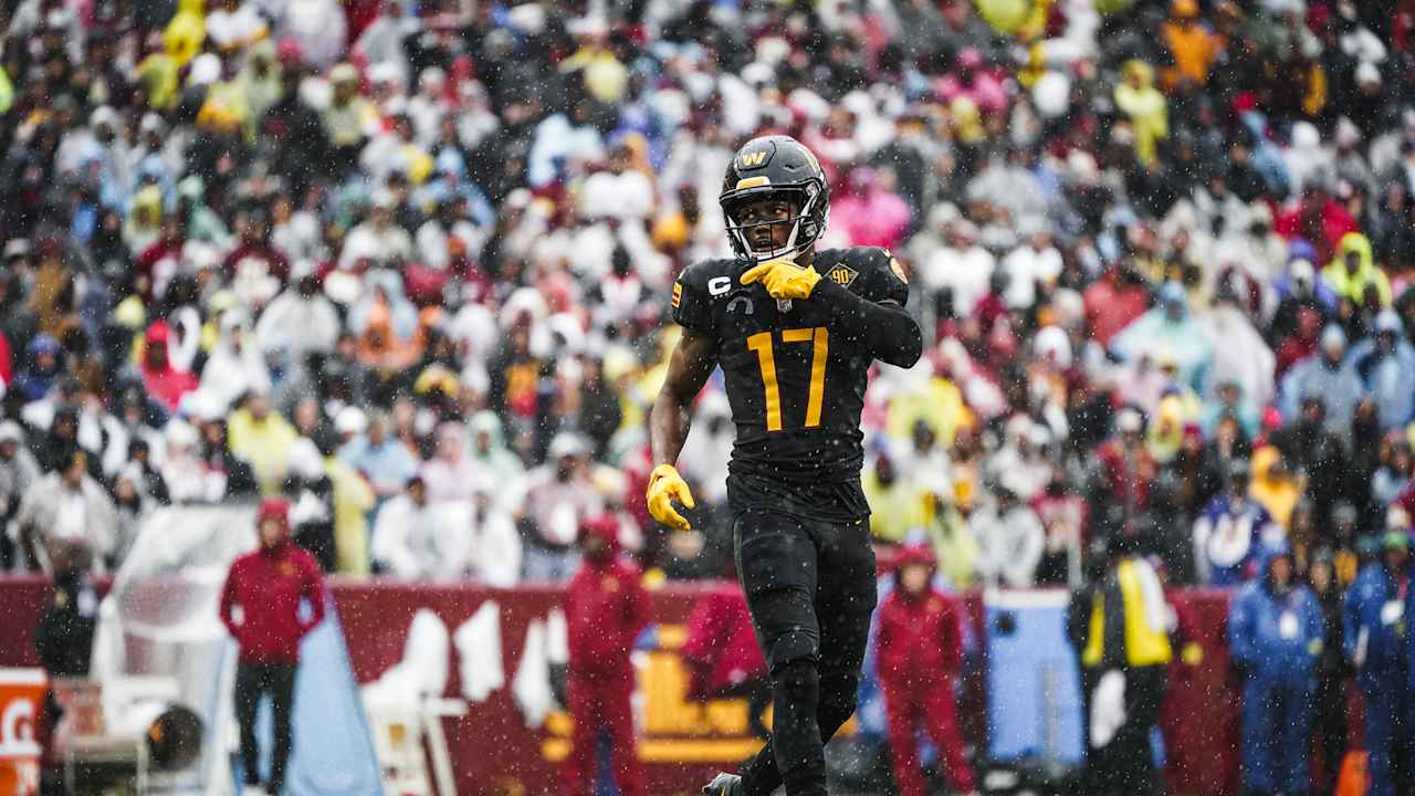 Heinicke hits wide-open McLaurin on over route for 26 yards