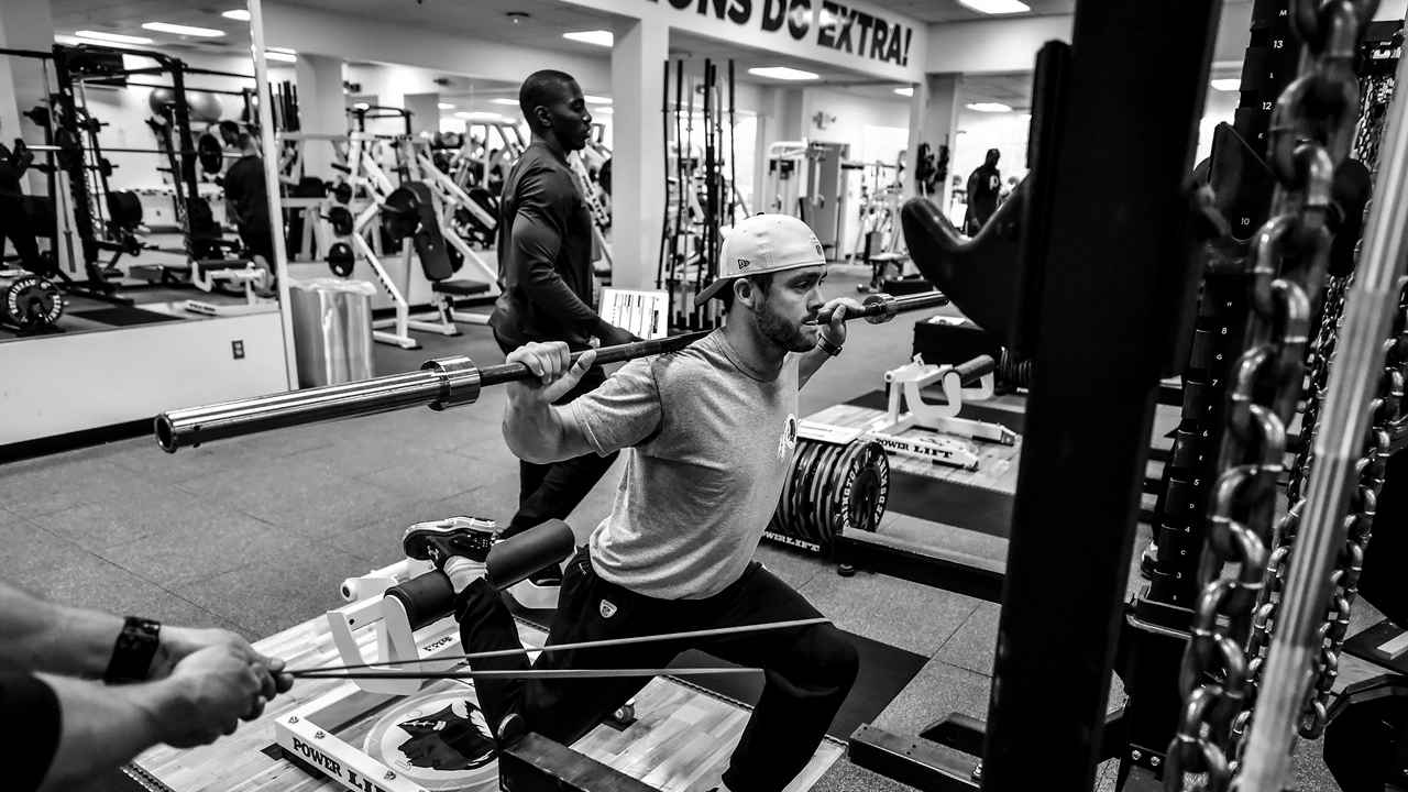 Redskins Players Hit The Weight Room