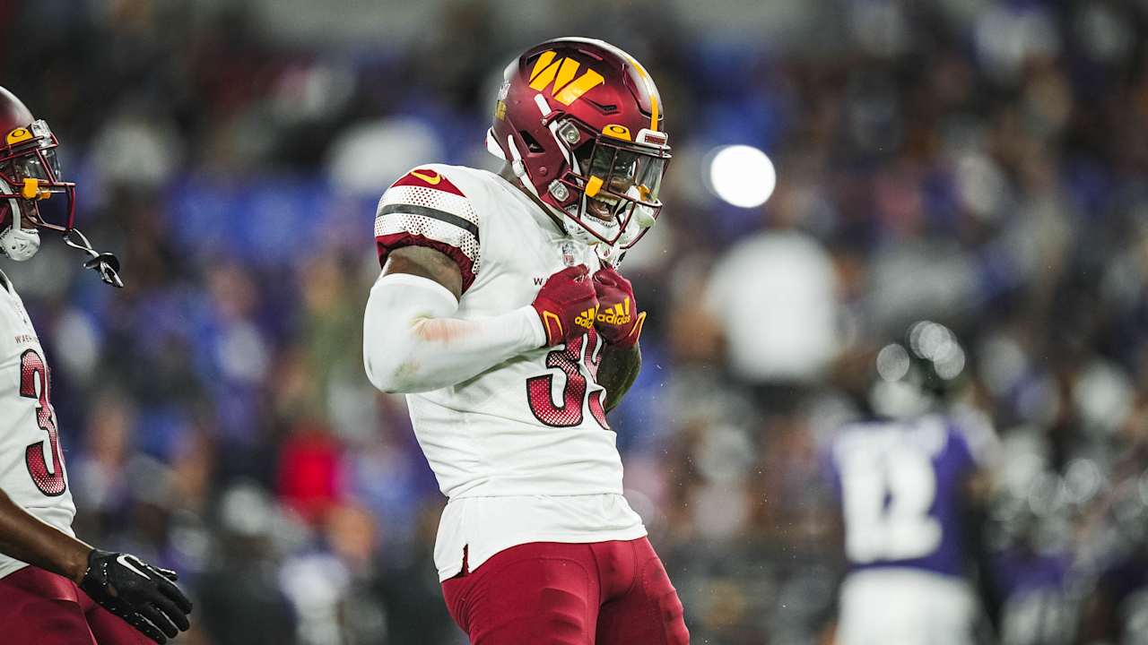 McCrary is flipped off his feet by Reaves on 4-yard TFL