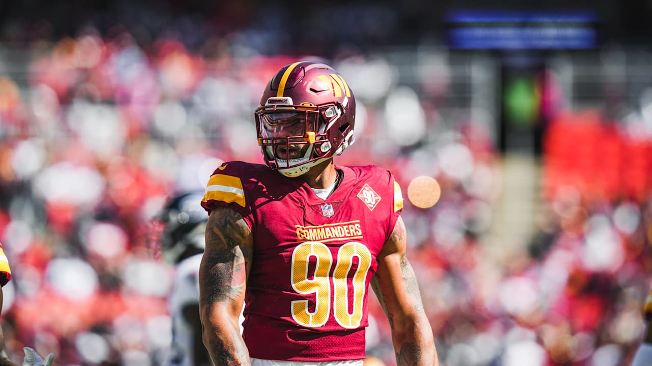Montez Sweat bull rushes way to sack