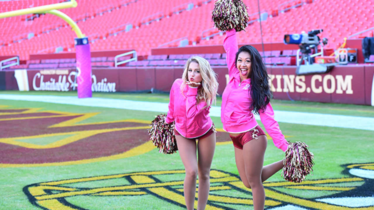 PHOTOS: Cheerleaders Warm Up For Eagles