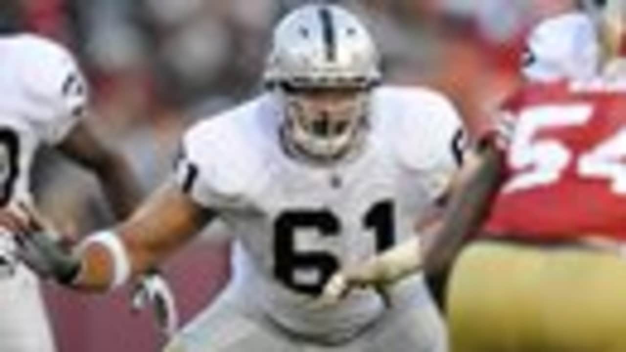 Report: Center Wisniewski Visits With Redskins
