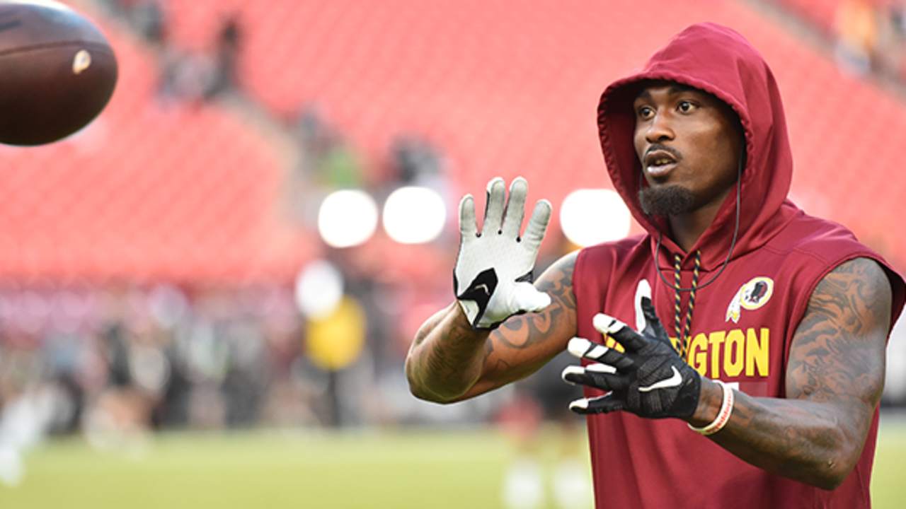 PHOTOS: Redskins Warm Up For Raiders