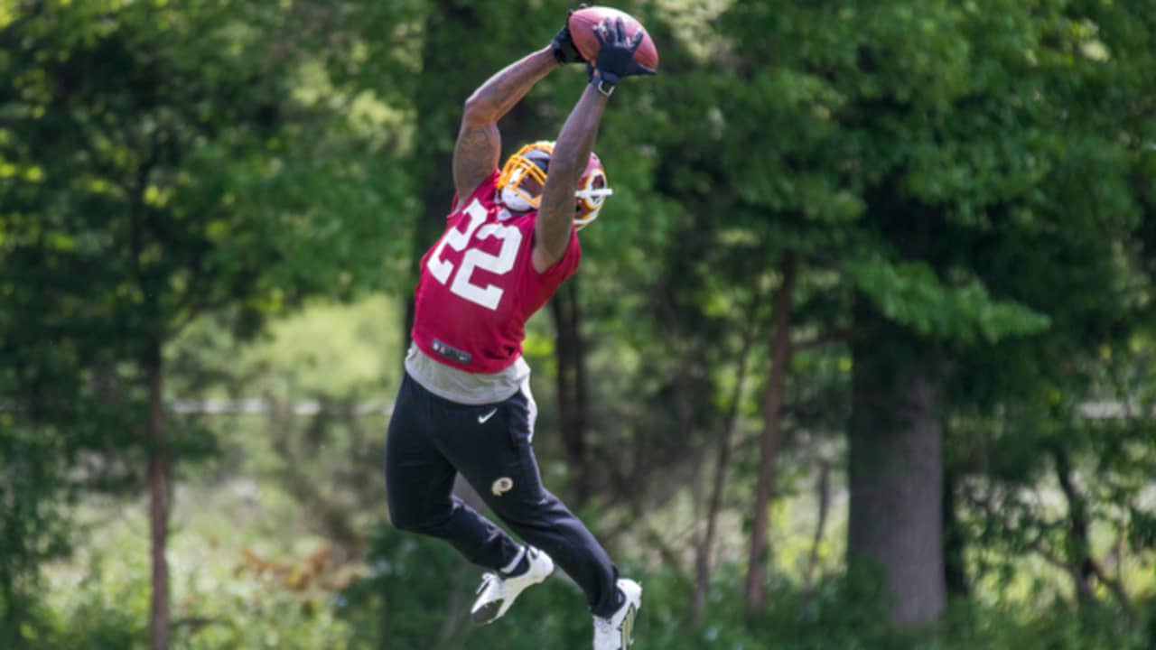 Deshazor Everett Receives Key To His Hometown