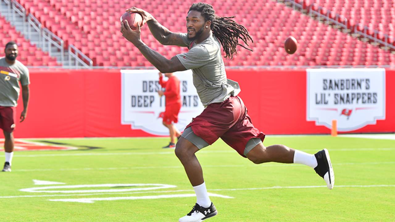 PHOTOS: Redskins Warm Up For Buccaneers