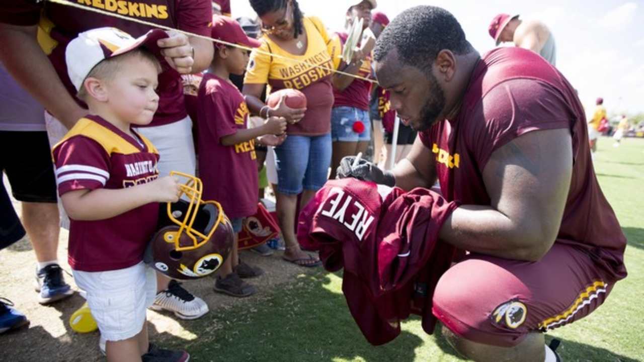 PHOTOS: 2016 Redskins Fan Day
