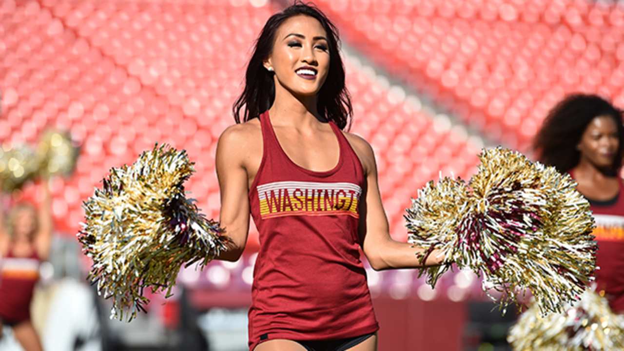 PHOTOS: Cheerleaders Warm Up For Raiders