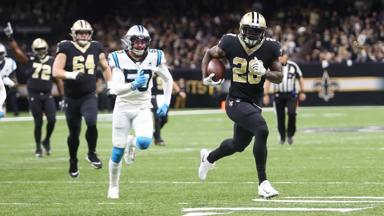 Field level view of Saints running back Latavius Murray's touchdown run