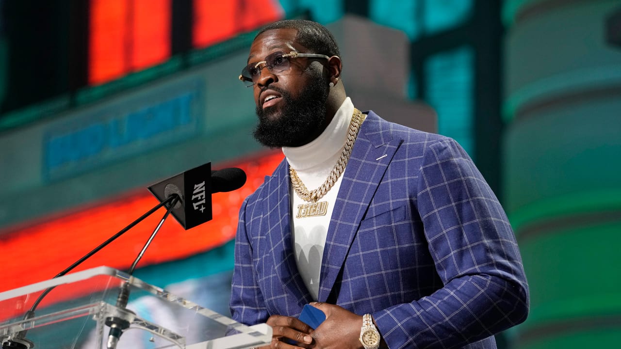 Terron Armstead thanks Steve Gleason before announcing Miami's draft ...