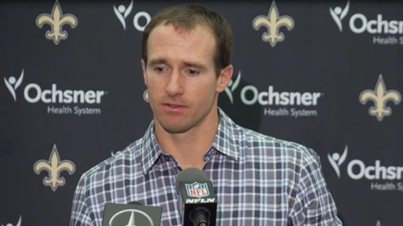 Drew Brees leads the pregame chant vs. Falcons