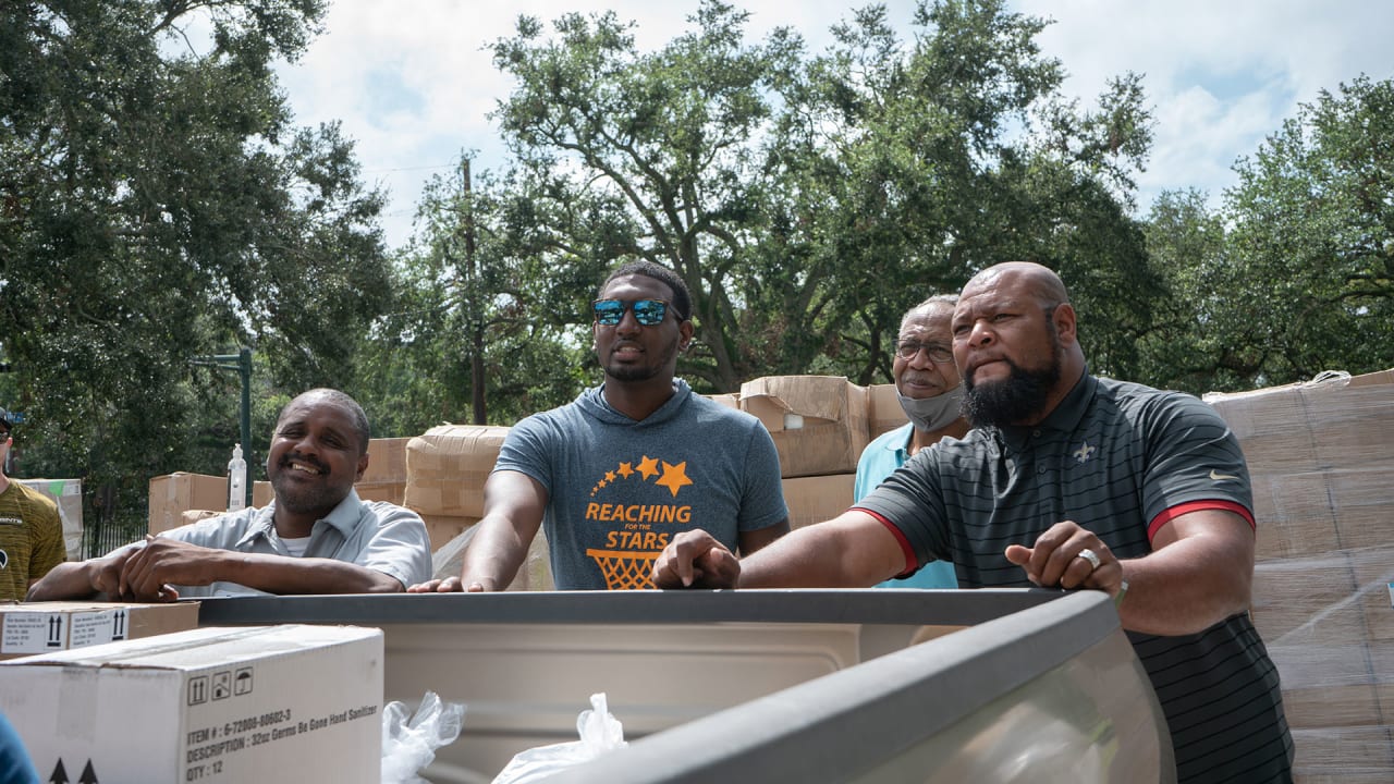Photos: Saints legend Deuce McAllister assists in Hurricane Ida supply ...