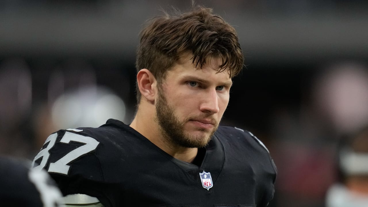 Foster Moreau joins the New Orleans Saints | Meet the Team Photos