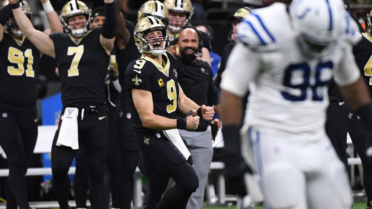 Field view: Superdome goes wild for Drew Brees' record 540th TD