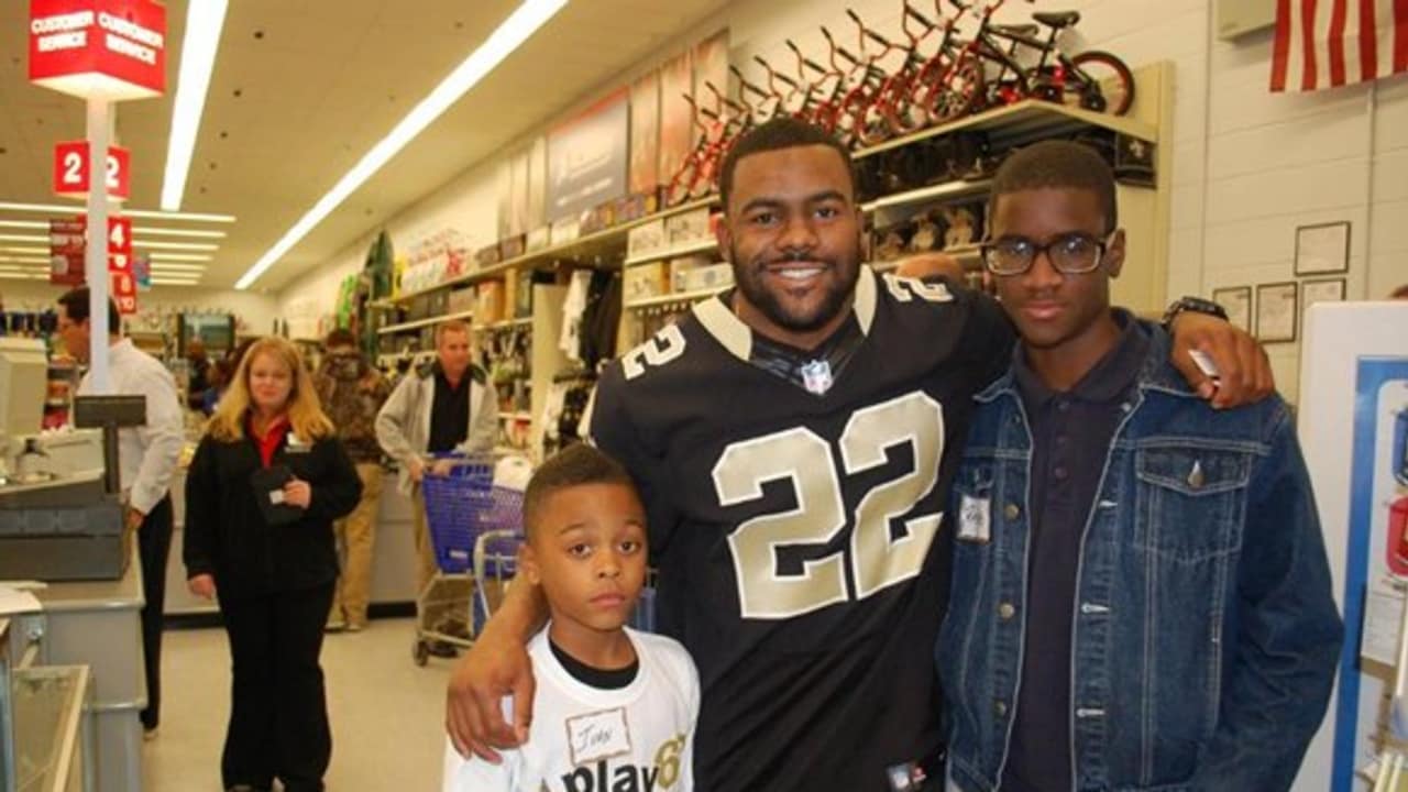 Mark Ingram gives back to the community