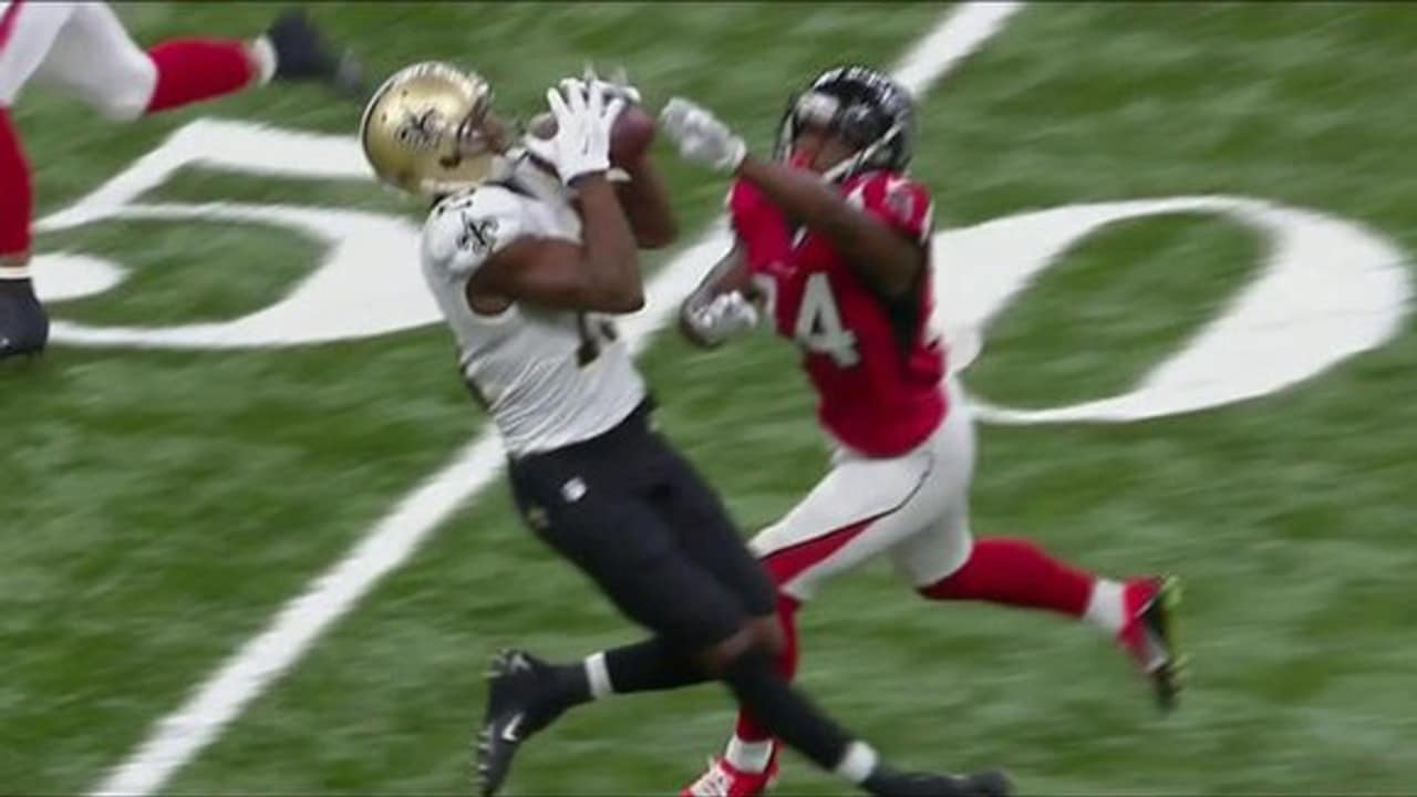 Thomas Pulls in the Reception