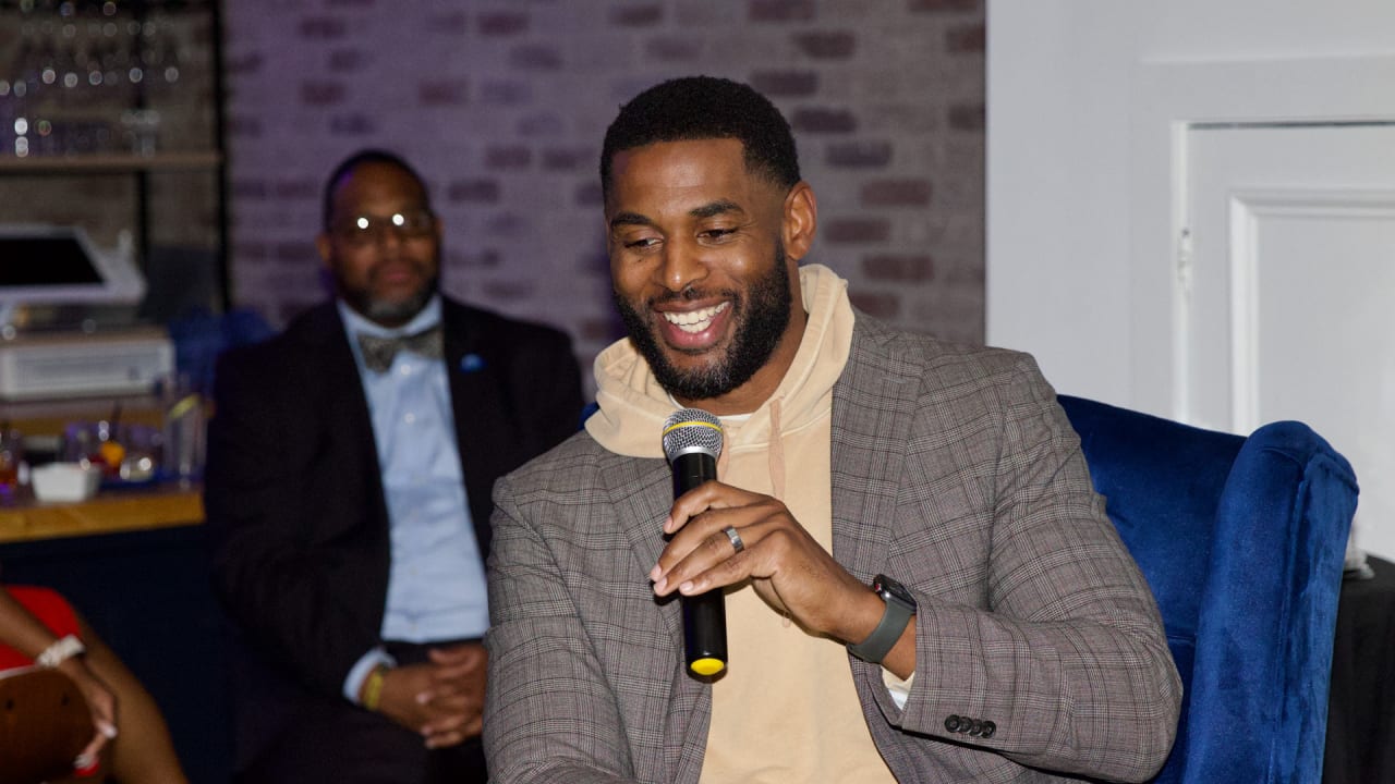 Photos: Marques Colston speaks at Nola Art Bar networking event