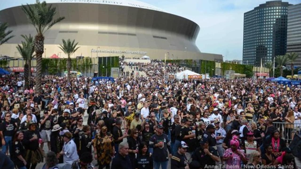 Fans in Champions Square: Bills Game