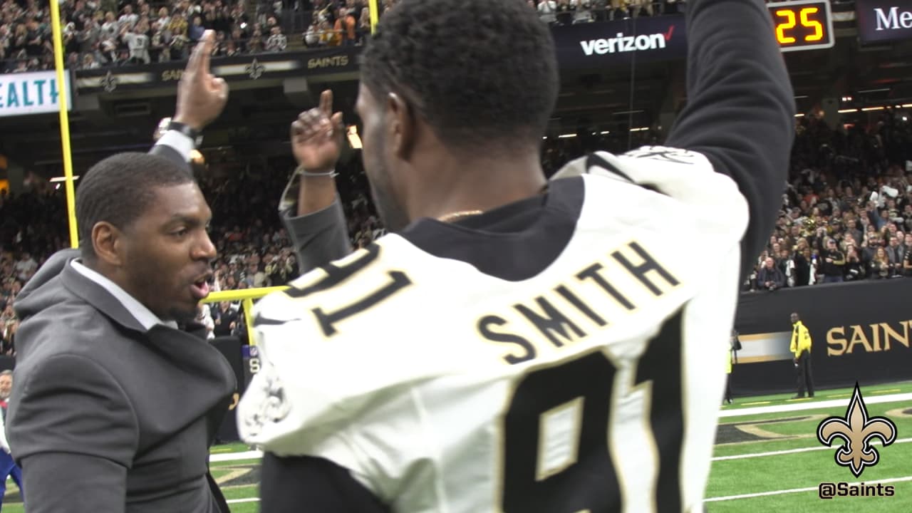 Reggie Bush and Jonathan Vilma lead the pregame chant