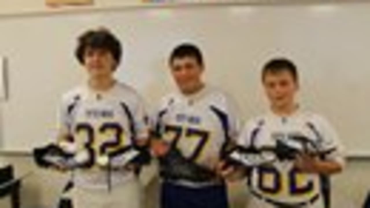 Jimmy Graham donates cleats to Fifth Ward Junior High School’s football ...