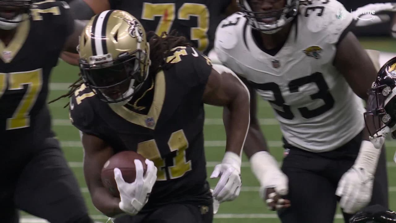 Kamara's 17-yard run on fourth down sparked by Max Garcia's kick-out block