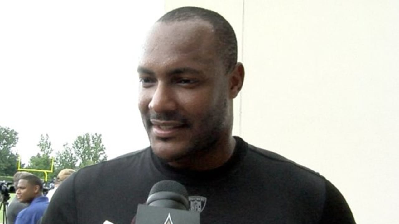 Will Smith: "I have learned a lot as a linebacker"