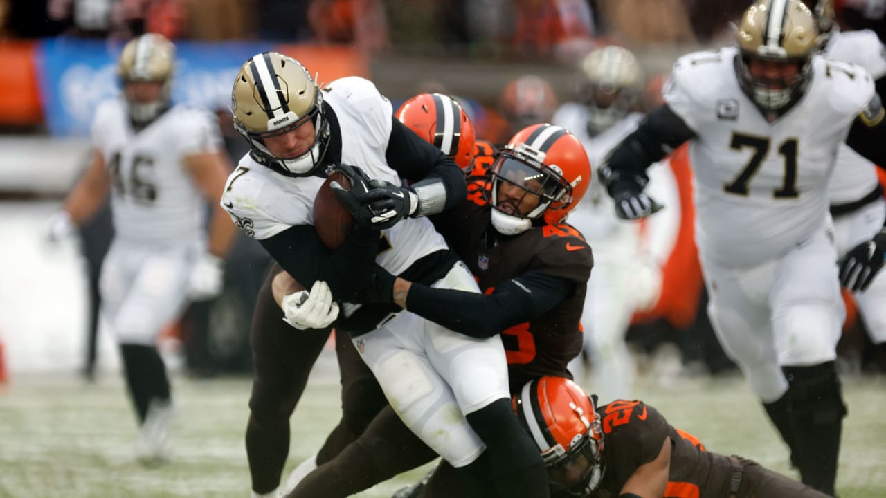 Taysom Hill breaks 4 tackles on TD run - Browns vs. Saints Highlights ...