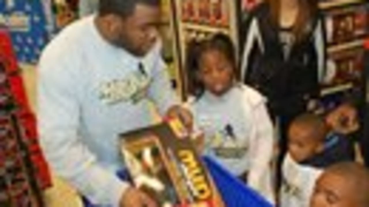 Mark Ingram Spreads Christmas Joy to Children in His Shoes