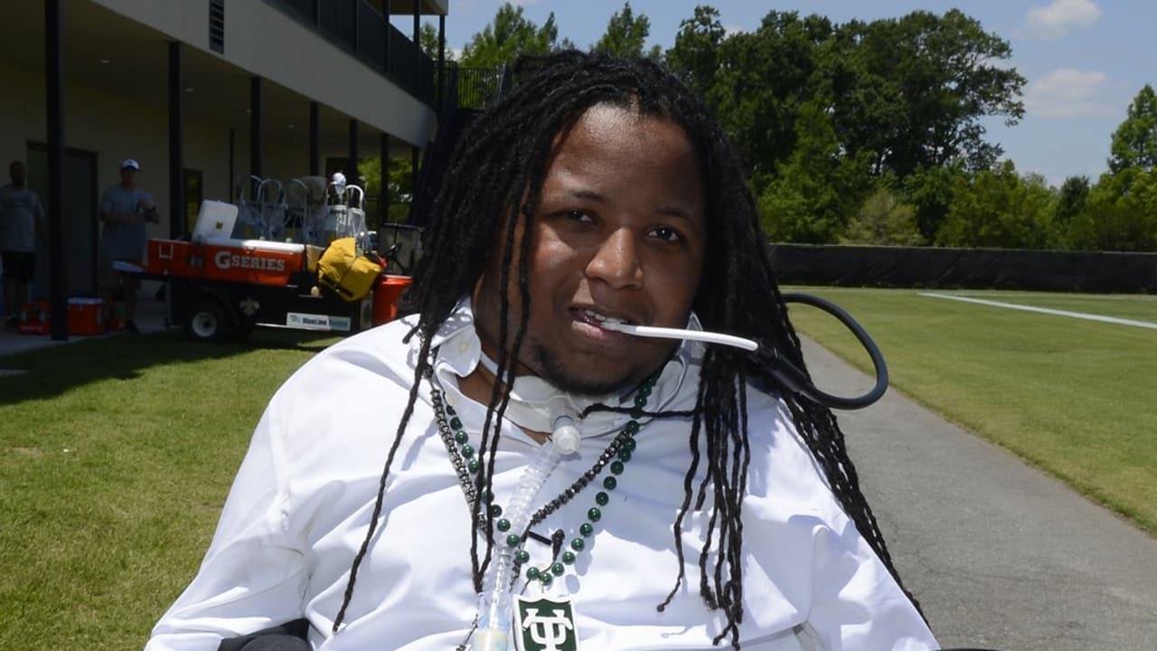 Devon Walker signs with the Saints