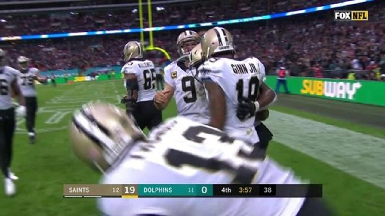 Drew Brees hits running back Alvin Kamara for a 12-yard TD