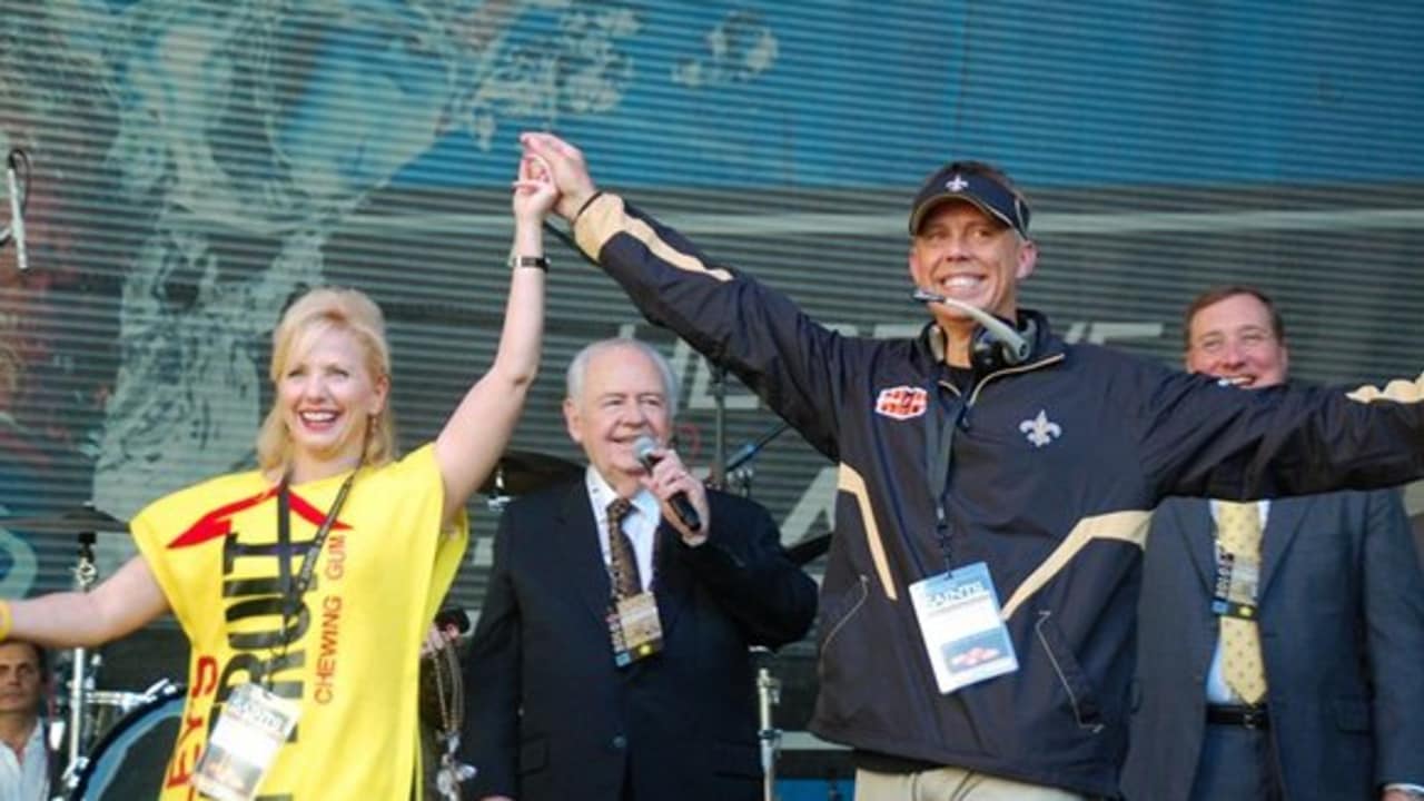 Champions Square Costume Contest