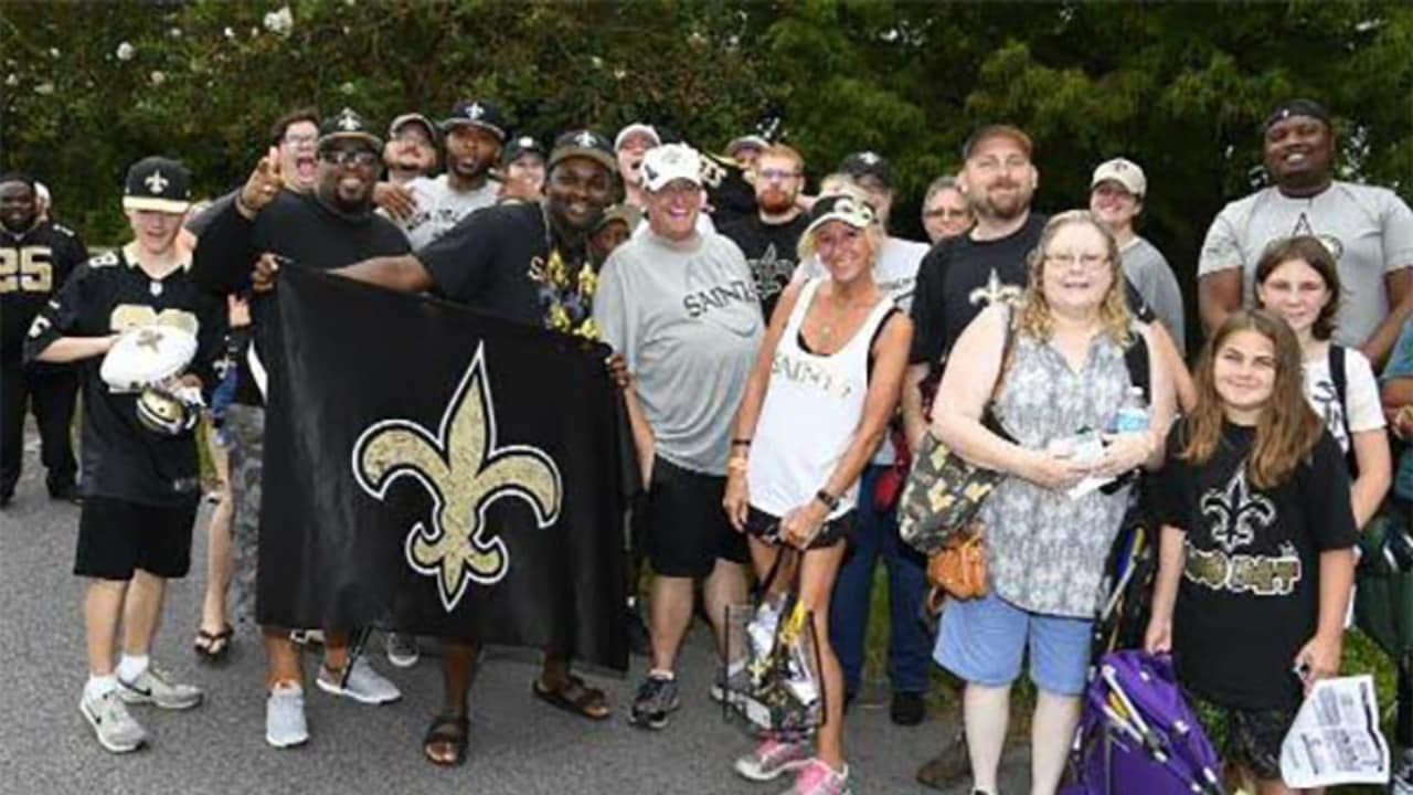 Saints Photo of the Day: Fans join the fun