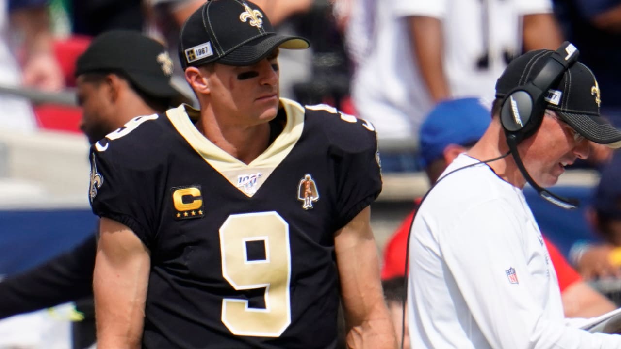 Drew Brees gives a thumb's up following surgery