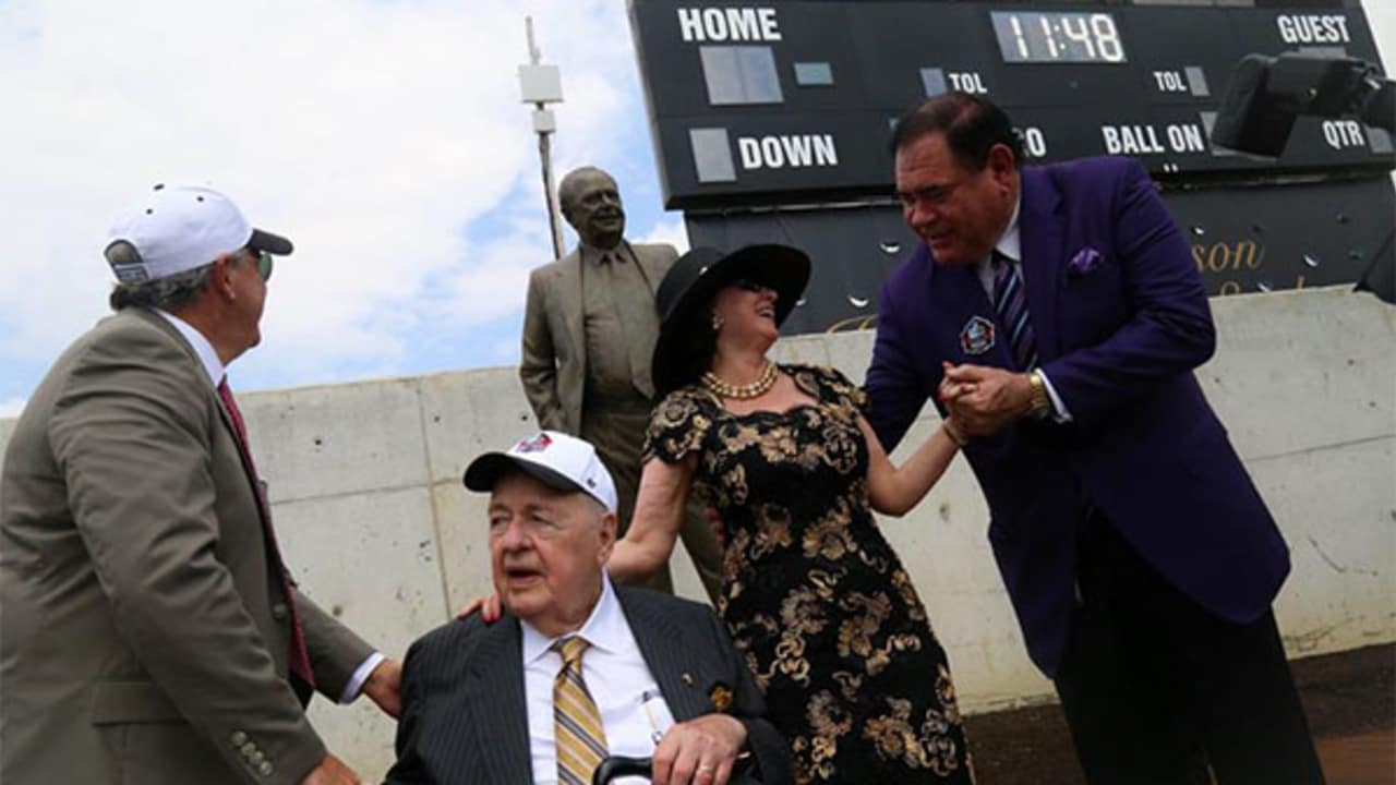 Saints Photo of the Day: Owner Tom Benson honored at Pro Football Hall ...
