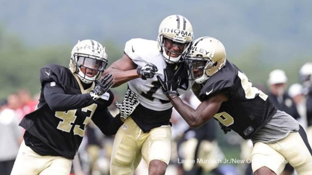 Play of the Day: Ken Crawley goes up for the pick
